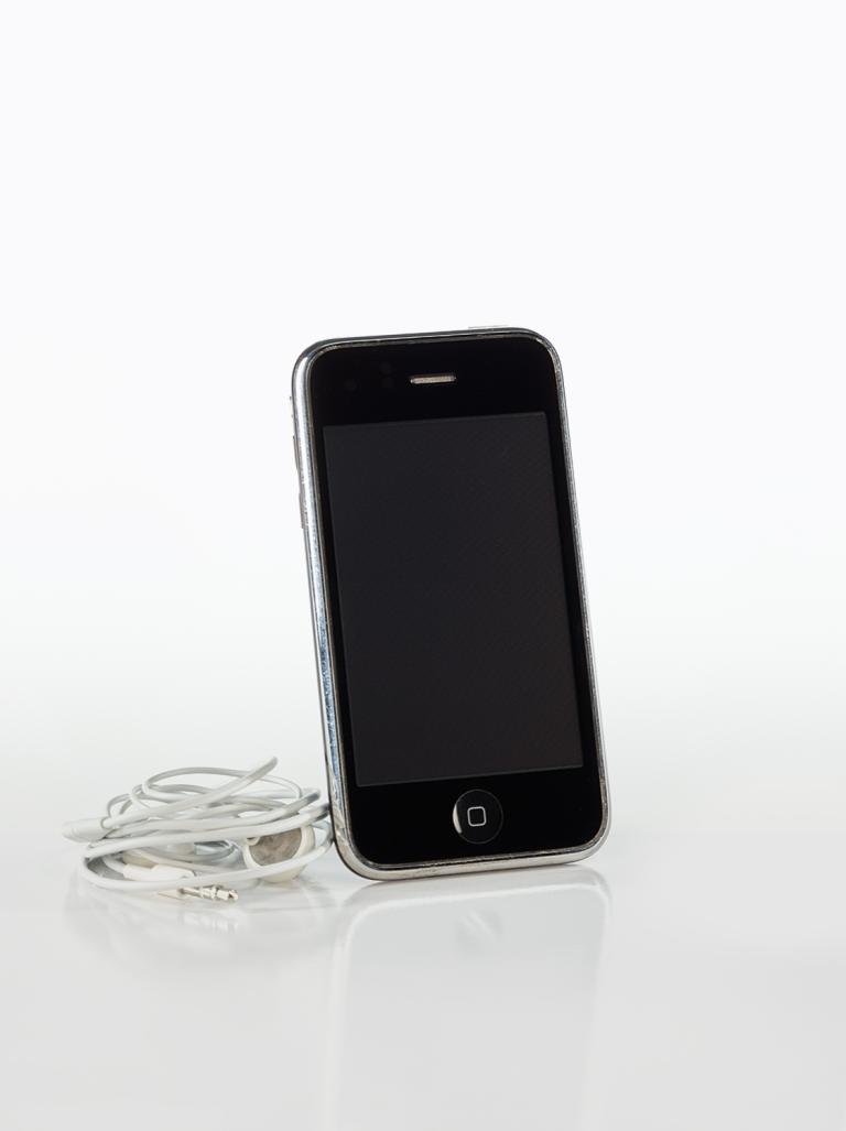 Apple iPhone 3rd generation 16GB mobile phone and mp3 player | National Film and Sound Archive ...